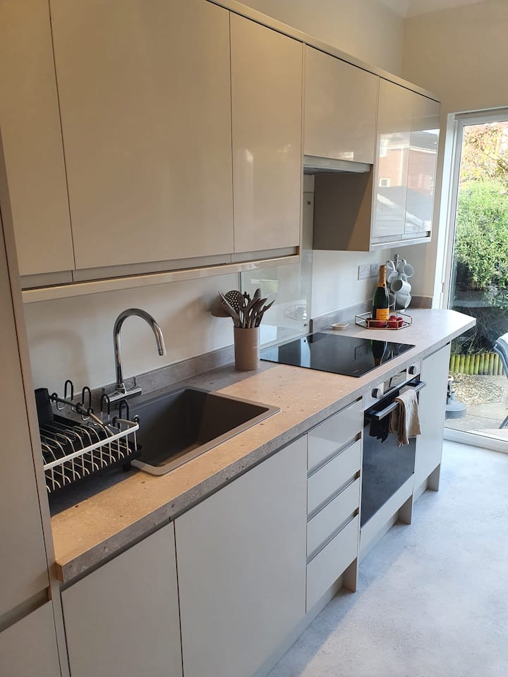 Luxury Apartment, Close To Beach, Large Garden. - Boscombe