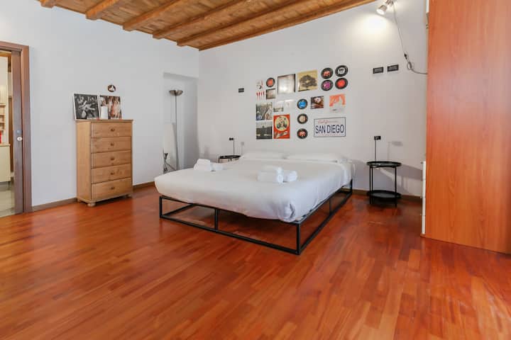 Navigli Urban Flat: Milan’s Stylish Hub - Milan