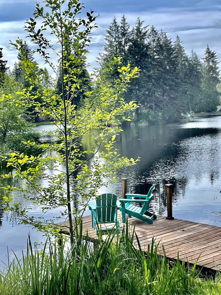 Whimsical Rustic Cabin On A Lake! - Shelton, WA