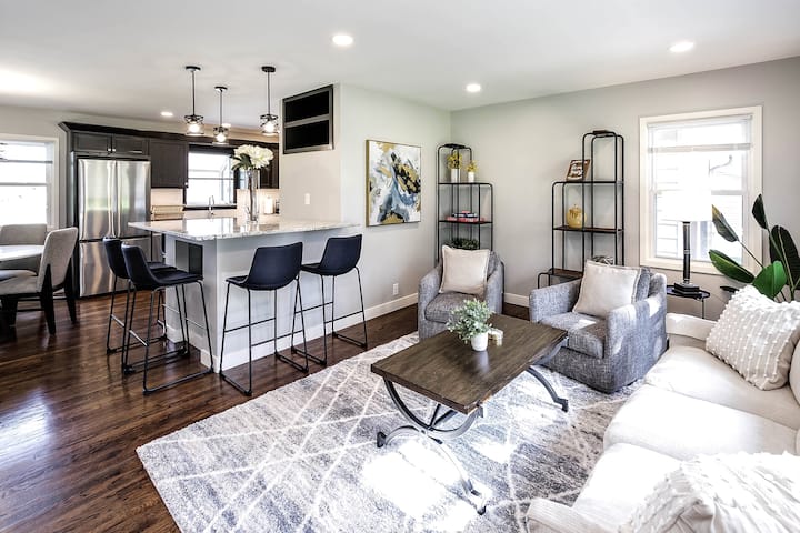 Large Family Home, Central Omaha - Omaha, NE