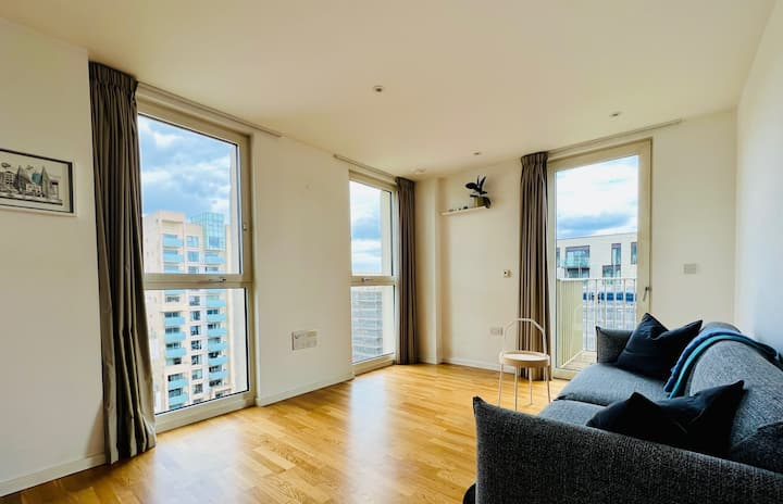 Gorgeous Top Floor 2 Bed Flat With Private Balcony - Greenwich