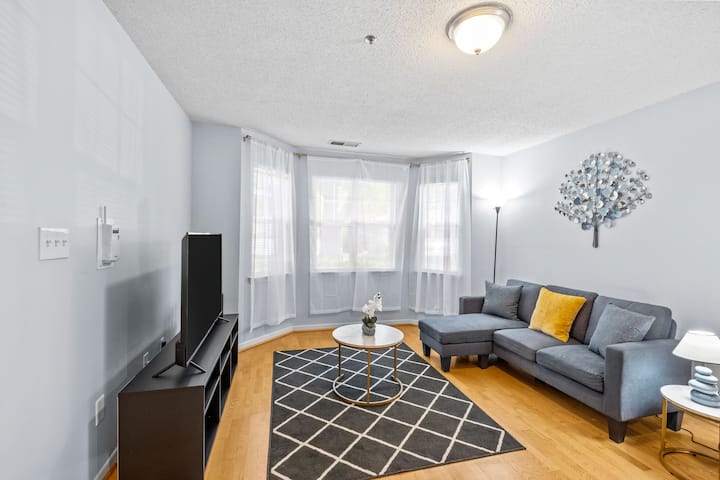 New! Charlotte Condo For 30+ Days – Free Parking! - Charlotte, NC