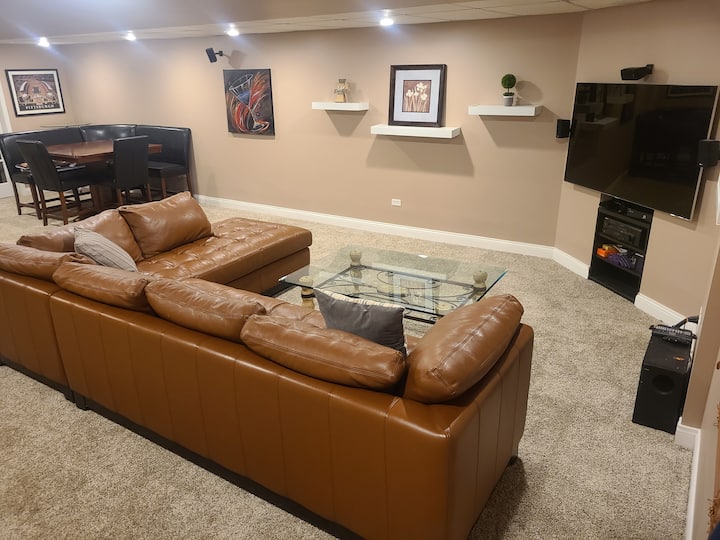 Spacious Two Bedroom Basement Guest Suite - Bolingbrook, IL