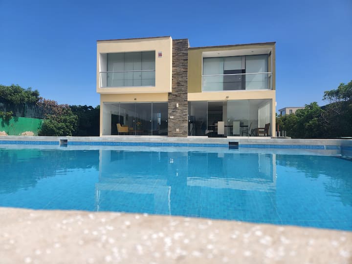 Casa De Campo Con Piscina En Mala Cerca Asia - Mala