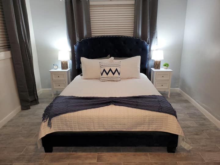 Private Clean & Quiet 1-br Apt | Self Check-in - Dania Beach, FL