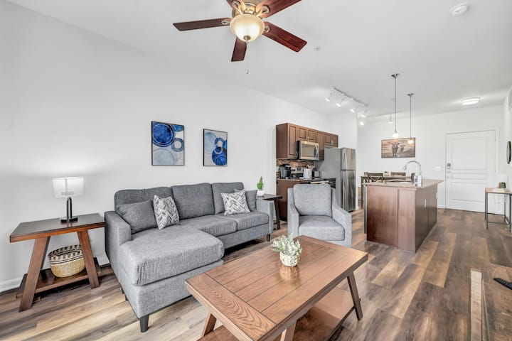 Fitness Center & Pool @ The Domain - Austin Aquarium, Austin