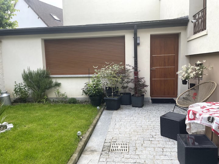 Studio Avec Mezzanine - ibis Budget Bobigny Pantin