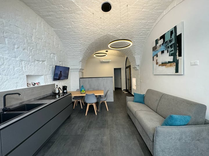 Casetta Per 2 In Pietra Con Minipiscina Design - Ostuni