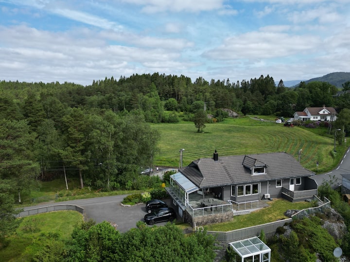 Romslig Enebolig - Bergen