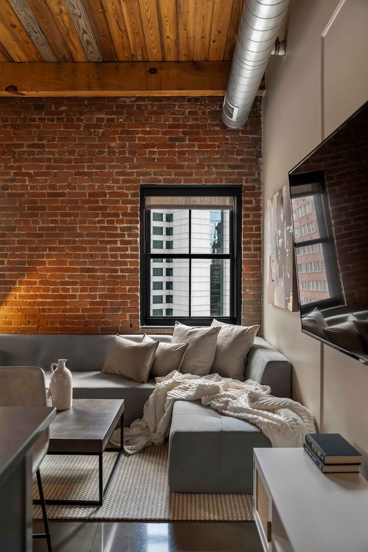 Diega By World Class® - Industrial Loft Near Nyc - Jersey City, NJ