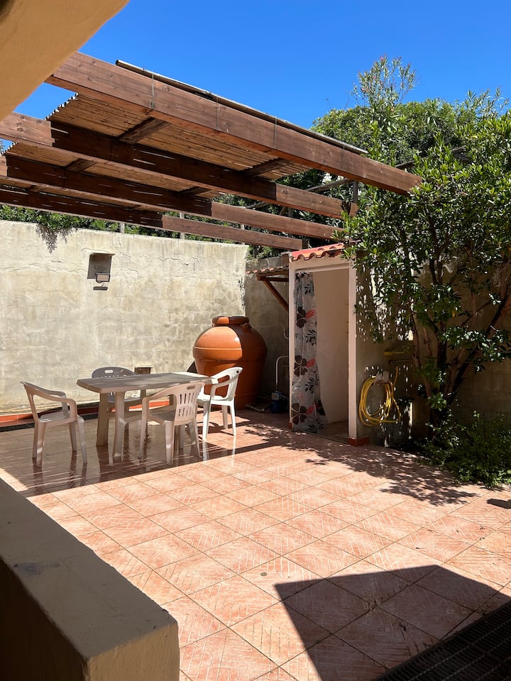 Appartamento Con Veranda Vicino Al Mare Di Chia. - Domus de Maria