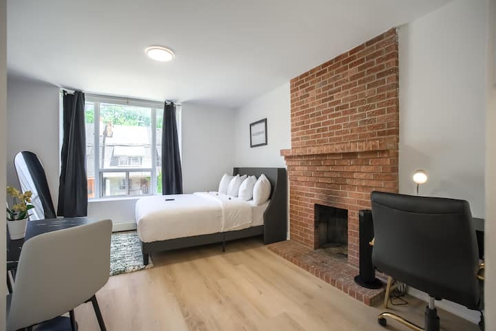 Queen Studio Suite In Aparthotel - Toronto