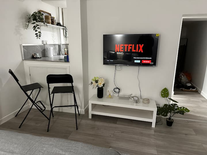 One Bed Studio Flat Close To Local Restaurants - Woolwich