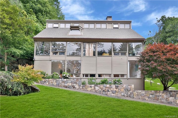 Floor To Ceiling Modern Forest Oasis - Bedford, NY