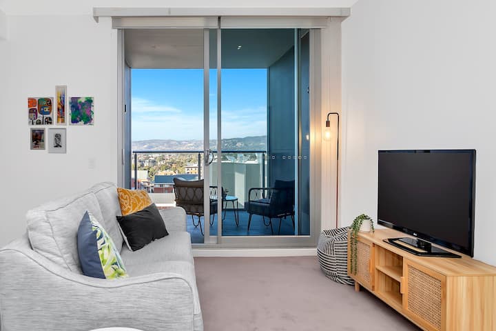 The Hindmarsh: Hotel-style Pad With Hills Panorama - Adelaide