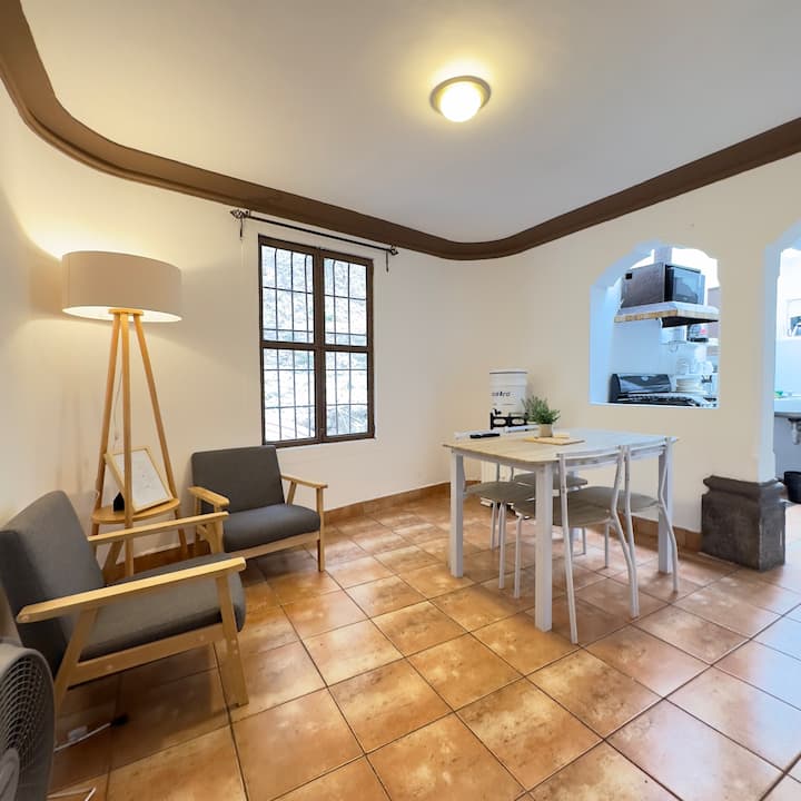 2 Dorm En El Centro Con Parking - Sumpango