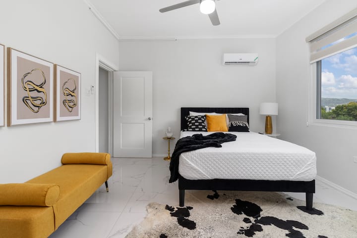 Location! Kingston| Rooftop Pool + Mountain Views - Kingston