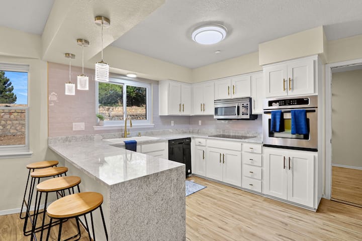 Newly Renovated Cozy Retreat - Close To Airport - El Paso, TX
