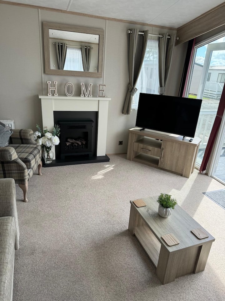 Helmsley Lodge 6 Berth Caravan - Towyn