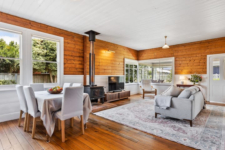Balmoral Cottage—a Kingston Beach Escape - Kingston