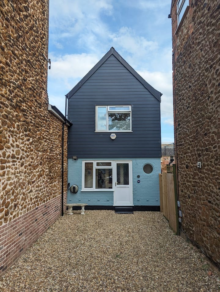 "Tardis" Hideaway 350 Steps To The Beach & More - Hunstanton