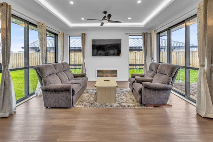4 Bedroom Newly Built House - Darfield