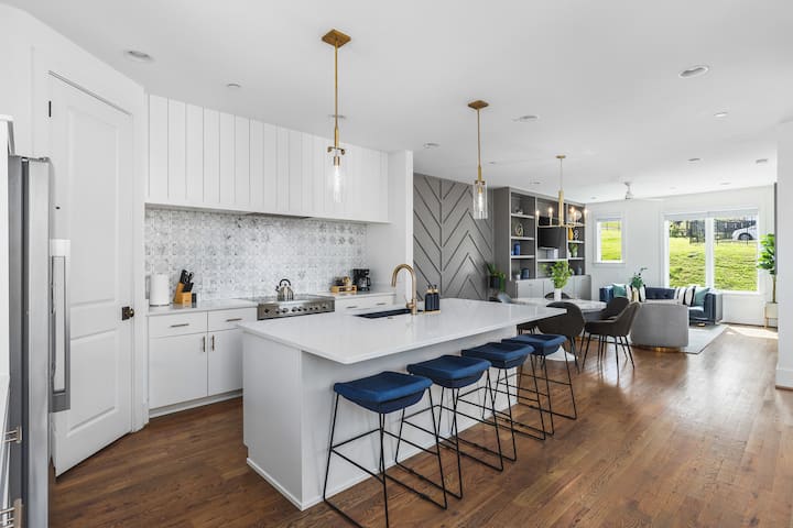 Walk To Belmont, 12 South - Private Patio & Garage - Nashville, TN