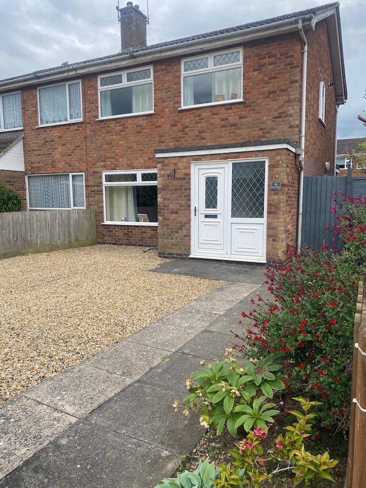 Beautiful 2 Bed Semi-detached - Stamford