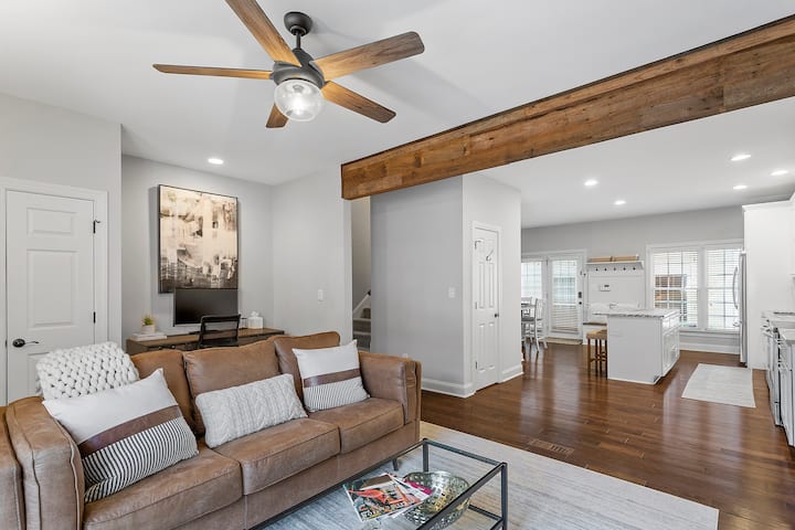 Movie Loft Stunner @ Carpenter Village | Walkable - Cary, NC