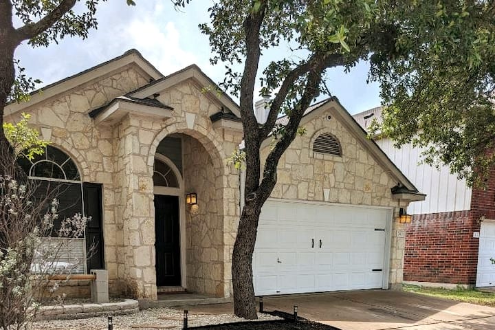 Family & Group Retreat-3br/2ba-fast Internet-comfy - Leander, TX