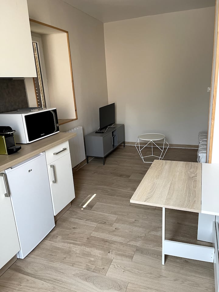 Studio Confortable Et Bien Situé - Le Creusot