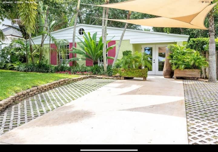 Banyan Beach Bungalow - Vero Beach, FL