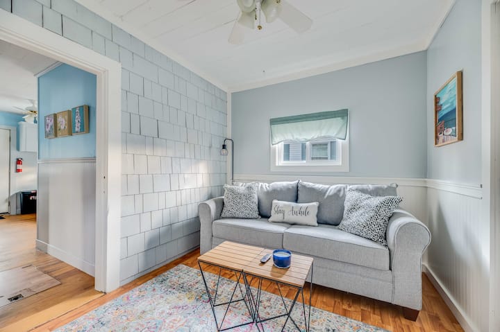 Old Orchard Beach Retreat | 2bd Cottage - Old Orchard Beach, ME