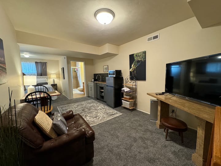 Private Basement Studio. - Eugene, OR