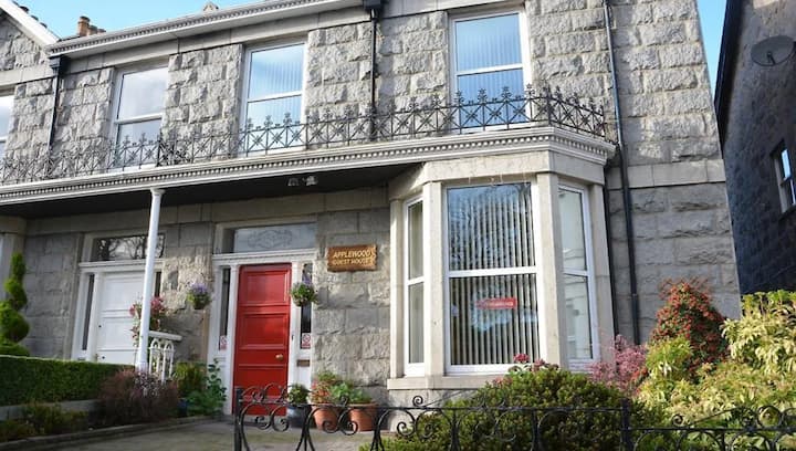Double Room With Shared Facilities - Aberdeen