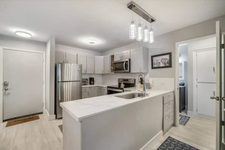 Guest Favorite! Spacious Remodeled 2/2 Mtn Views! - Mammoth Mountain, CA