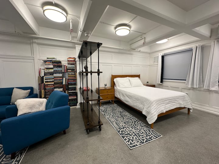 Modern Loft Retreat In Downtown - Los Angeles, CA