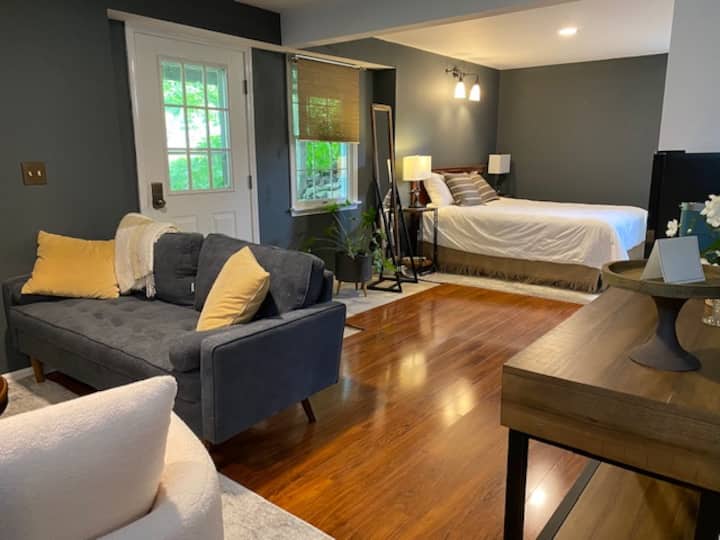 Hulse Hill Farm Private Farmhouse Suite - Cooperstown, NY