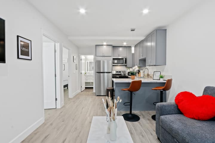 Guests House In Los Angeles, Unit 2 - Compton, CA