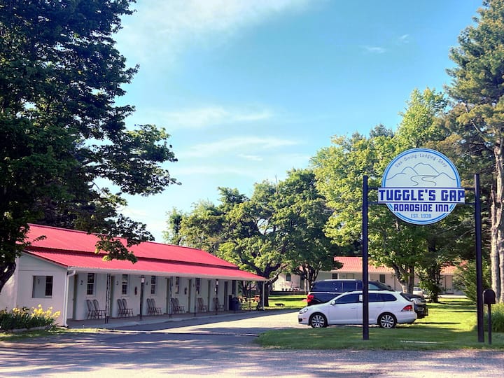 Boutique Inn On Blue Ridge Pkwy - 2 Double Beds Rm - Floyd, VA