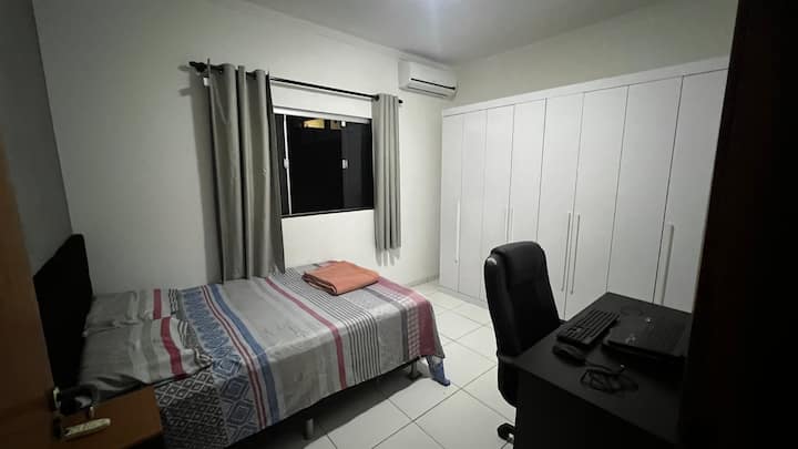 Quarto Na Região Do Aeroporto - Campo Grande