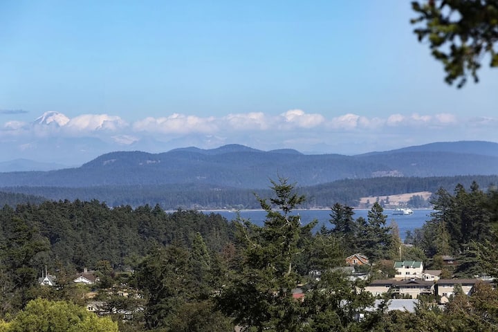 Waterview 3 Bedroom Home In Town - San Juan Islands, WA