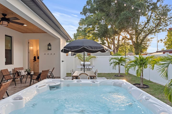 Modernvibe + Chilled / Hot Tub - Tampa
