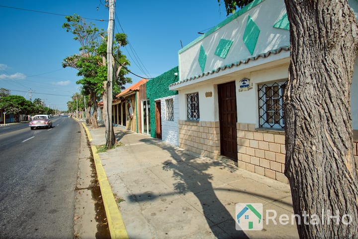 Céntrica Casa A 2min Andando De La Playa - Varadero