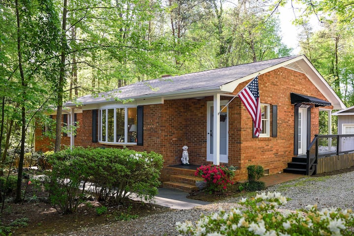 Charming 3br/2ba Near High Point University! - High Point, NC