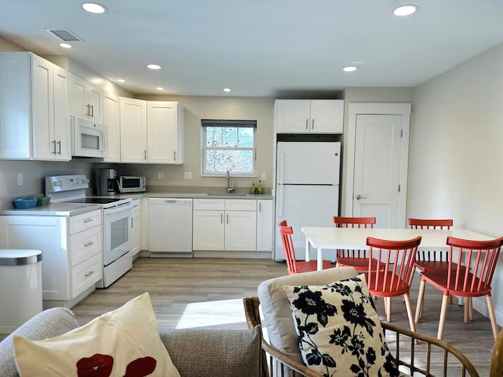 Modern Apartment Near Downtown - Bar Harbor, ME