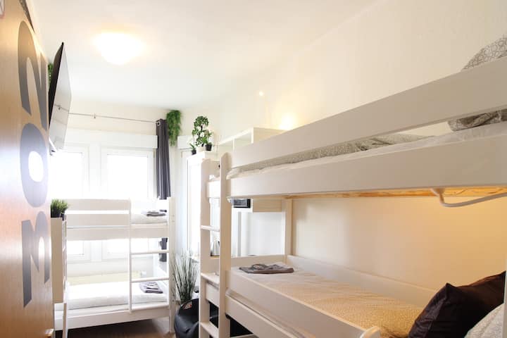 Massage Chair & Bunk Beds In Tiny Room W/ Netflix - Ulm