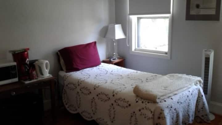 Prime Loc. Quiet 1 Bdrm Ensuite. - Washington D. C., DC