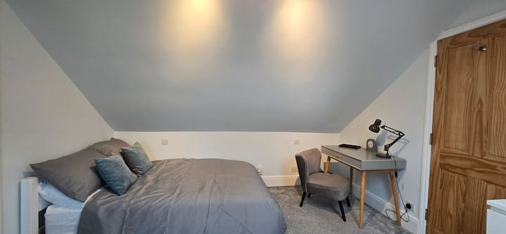 Burfield - Home In Farnborough - Farnham