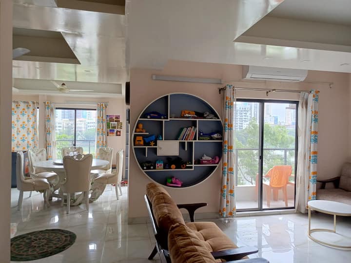 Luxury Furnished Lake View Apartment Gulshan Badda - Dakka